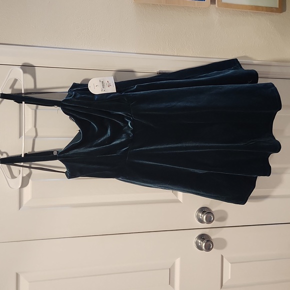 ARULA | Dresses | Nwt Arula Bow Back Velvet Mini Dress | Poshmark
